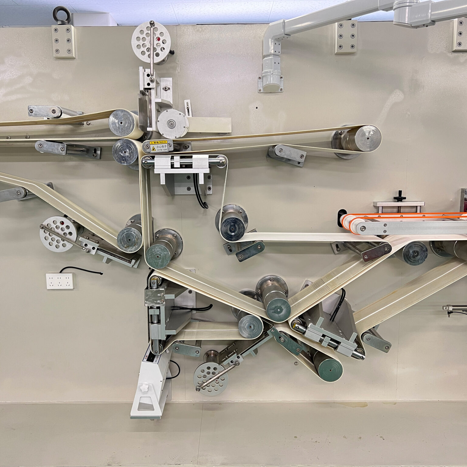 Efficient Non woven bed sheet folding machine